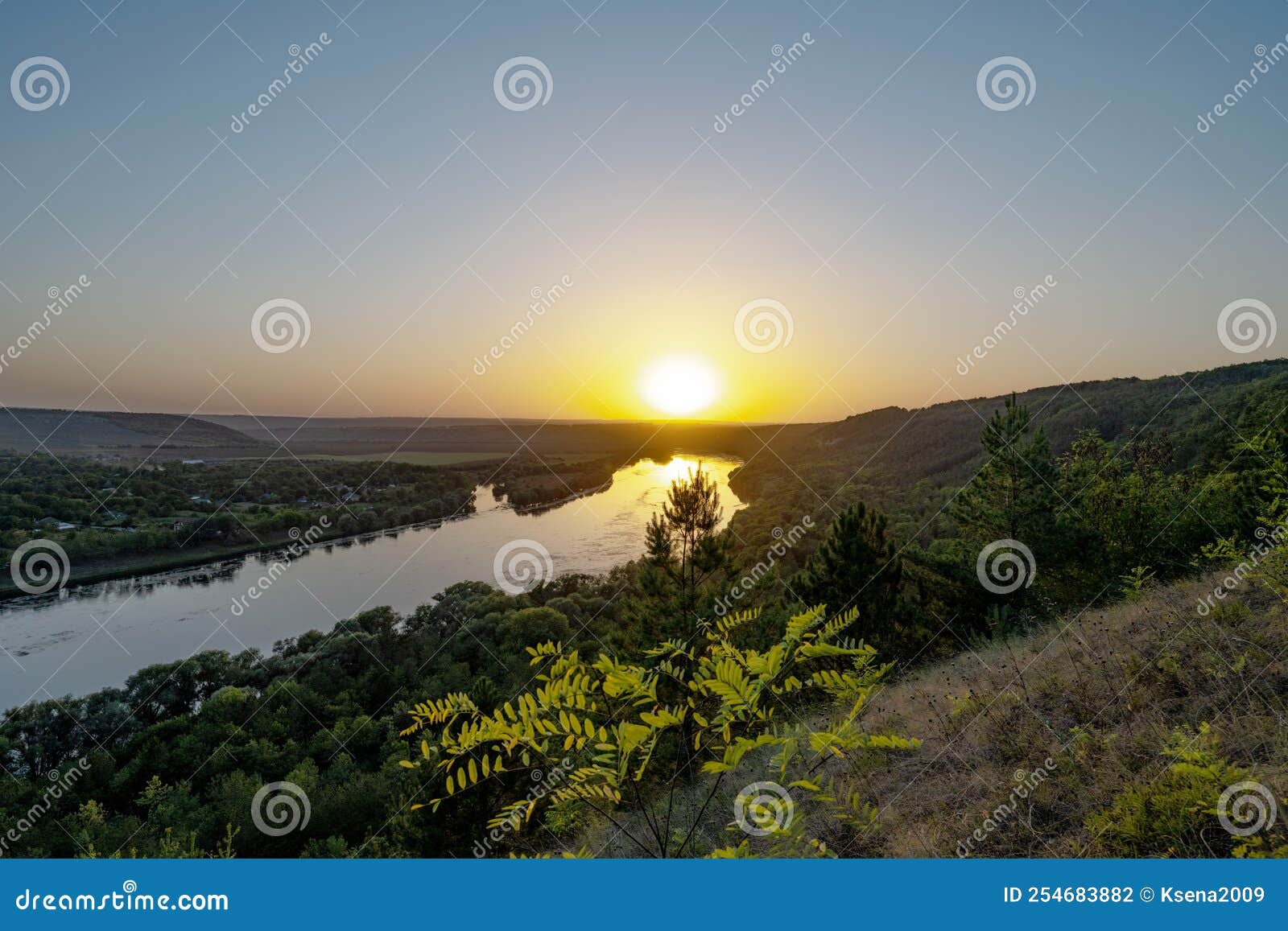 The Dniester River on the Moldovan-Ukrainian Border Stock Photo - Image ...