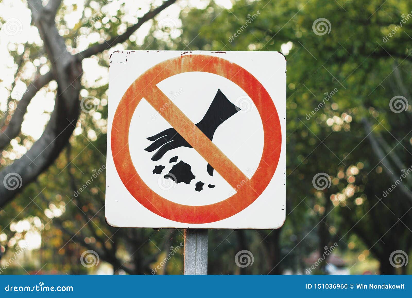 Do Not Trash Sign Stock Images - Download 72 Royalty Free Photos