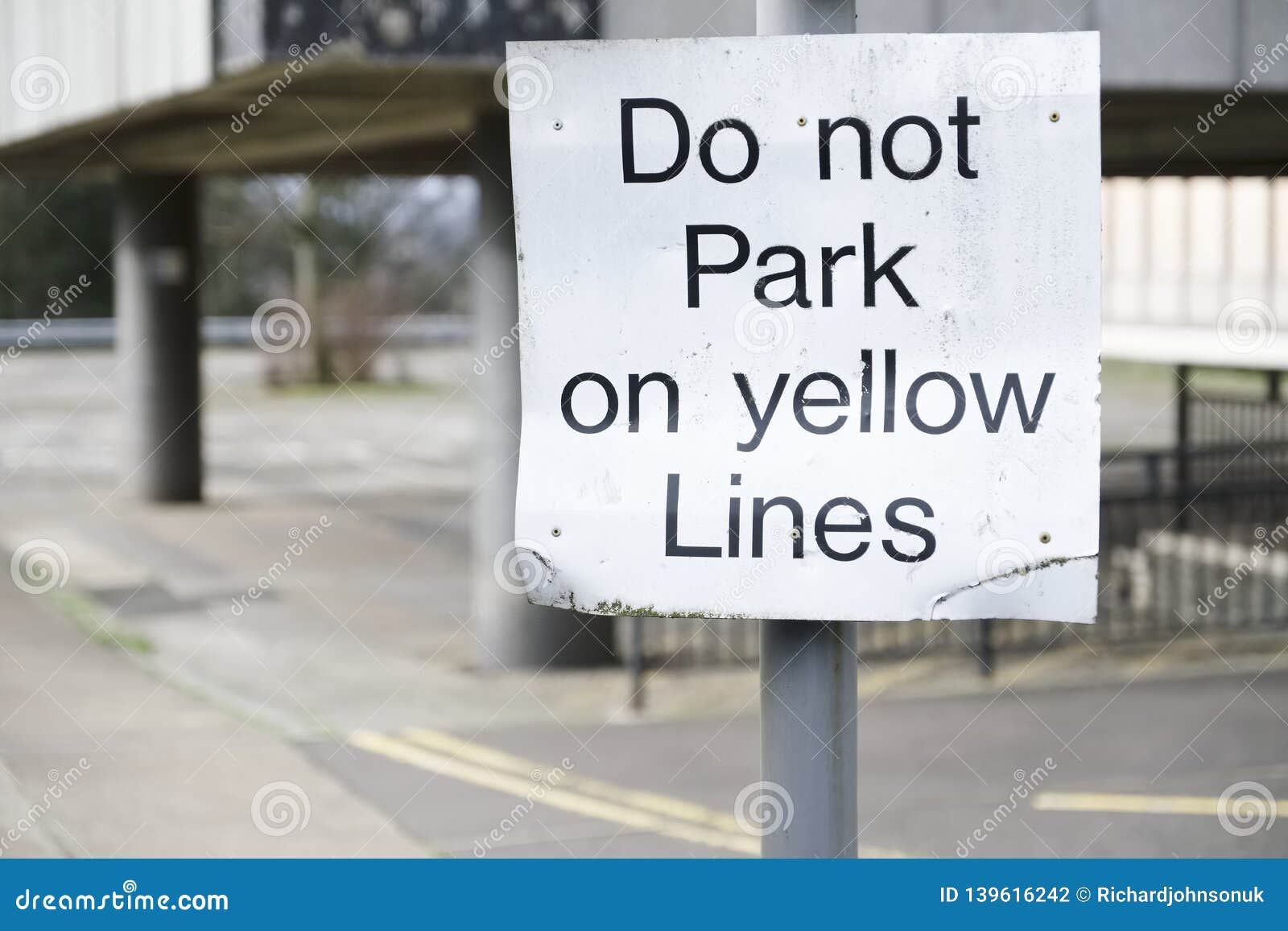 Do Not Park on Yellow Lines Sign Stock Photo - Image of park, symbol ...