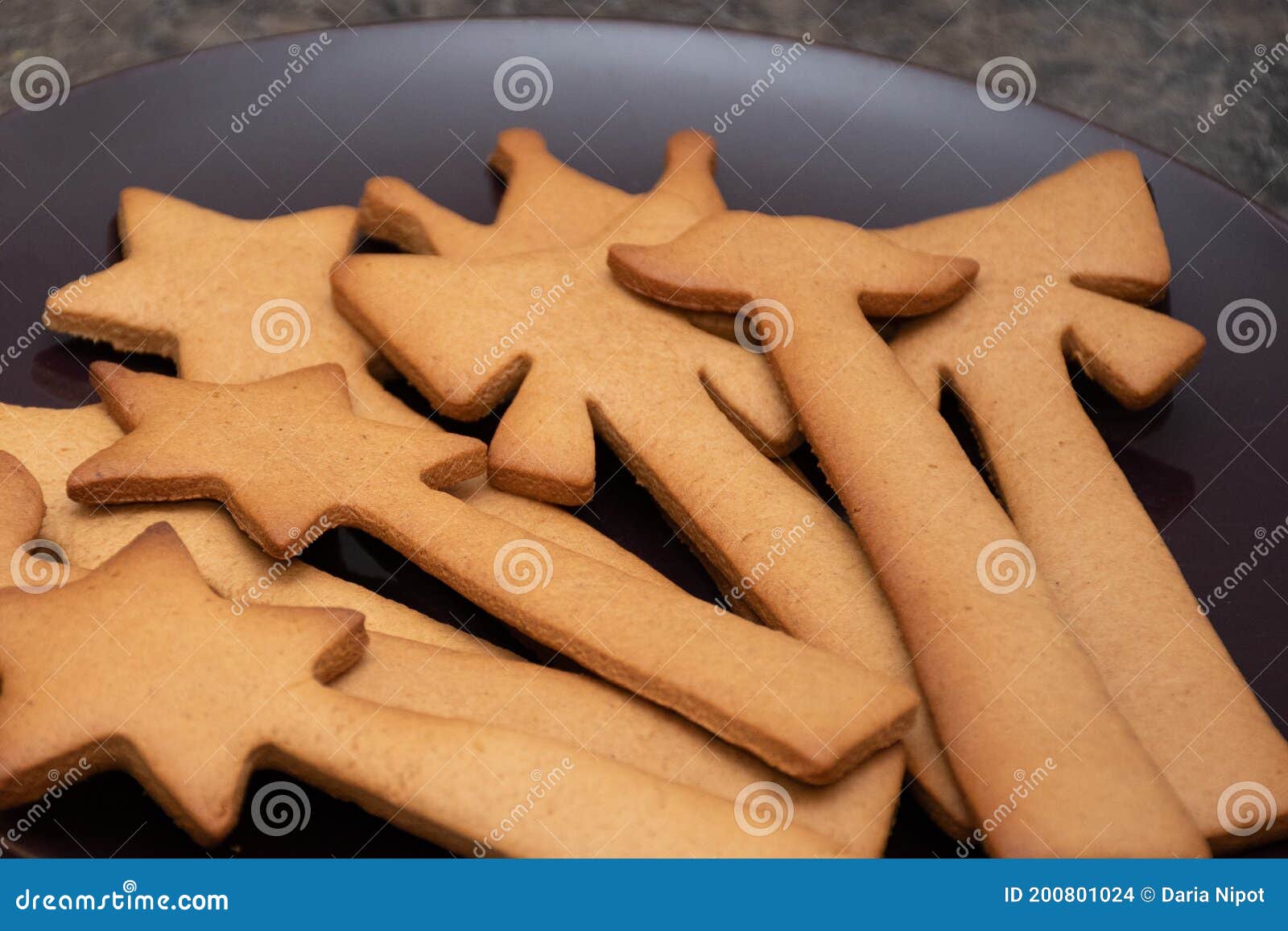 Do it Yourself: Gingerbread Cookies Tutorial. Step by Step Recipe. Step ...