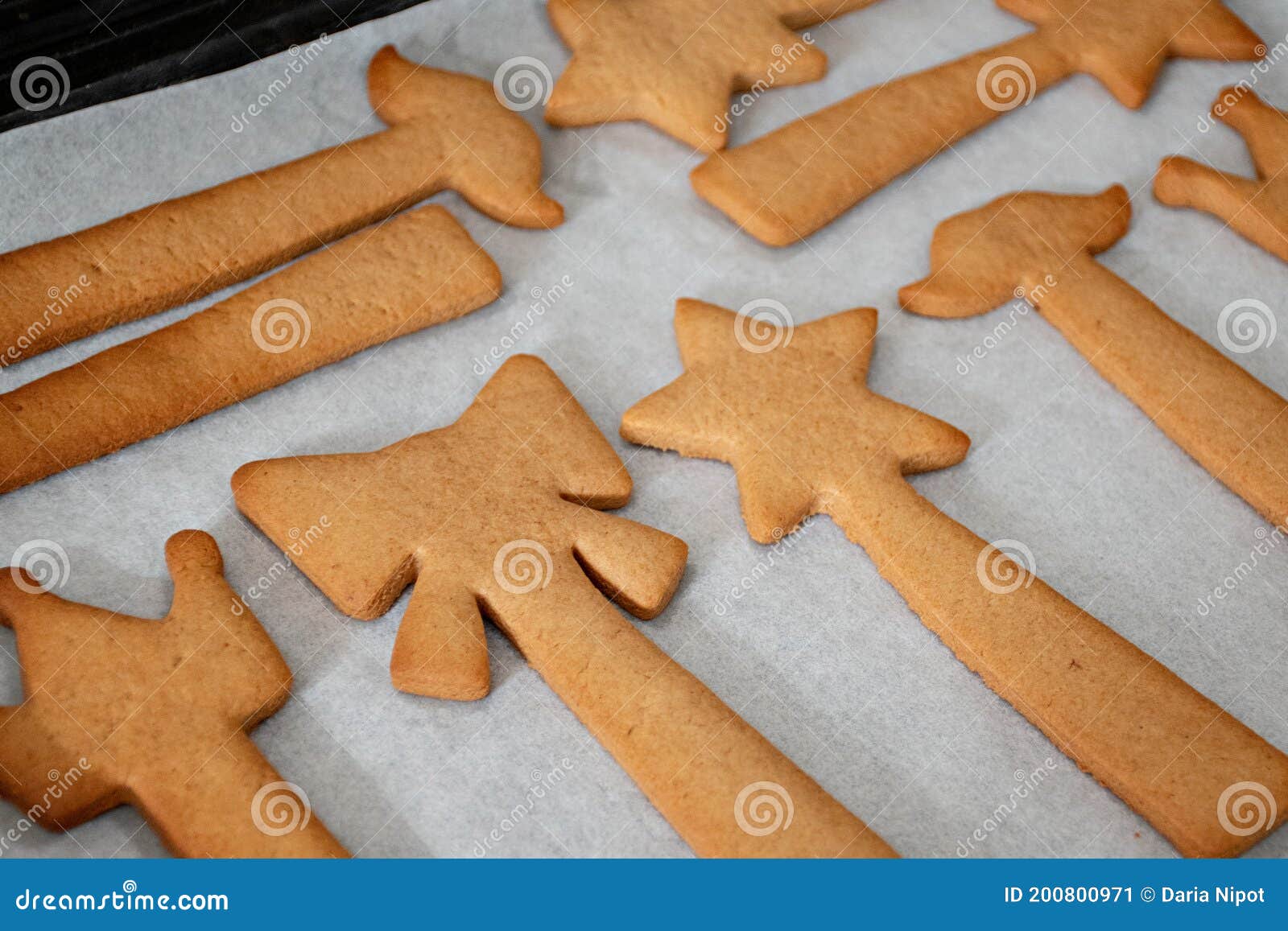 Do it Yourself: Gingerbread Cookies Tutorial. Step by Step Recipe. Step ...