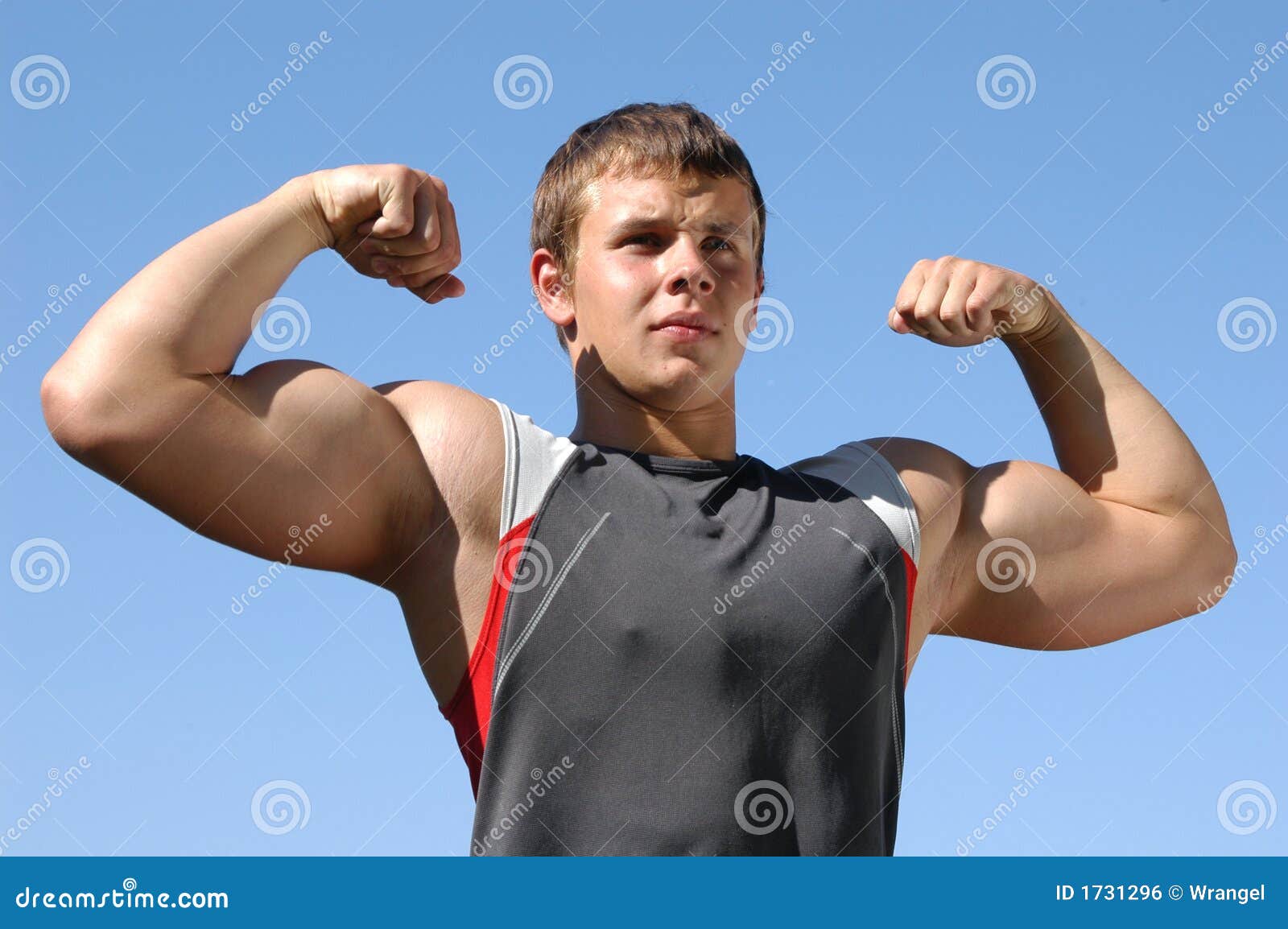 Doblar el bíceps foto de archivo. Imagen de muscular, lifestyle - 1731296