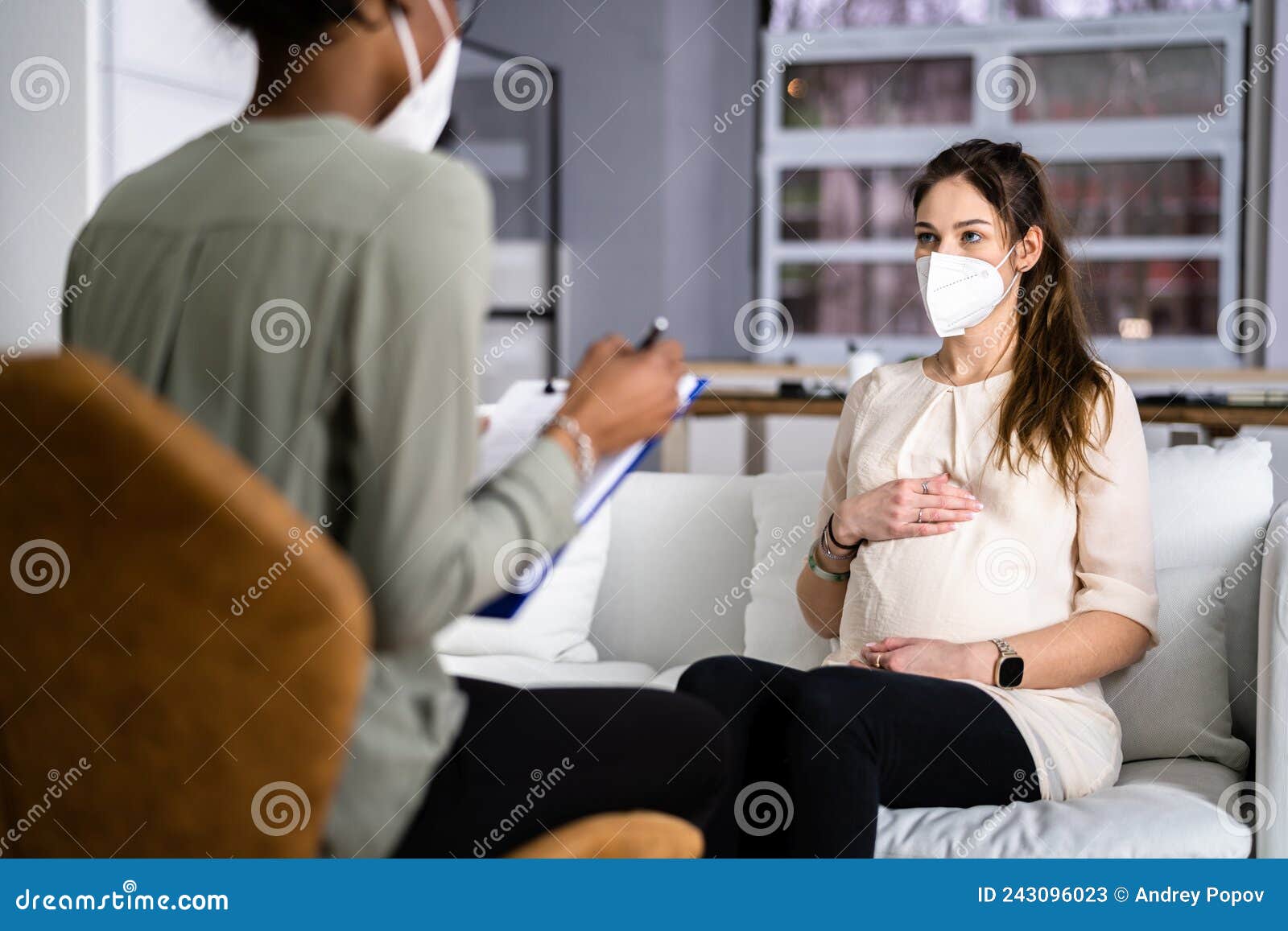 Doble Cuidado Y Paciente Embarazada Imagen de archivo - Imagen de sano ...