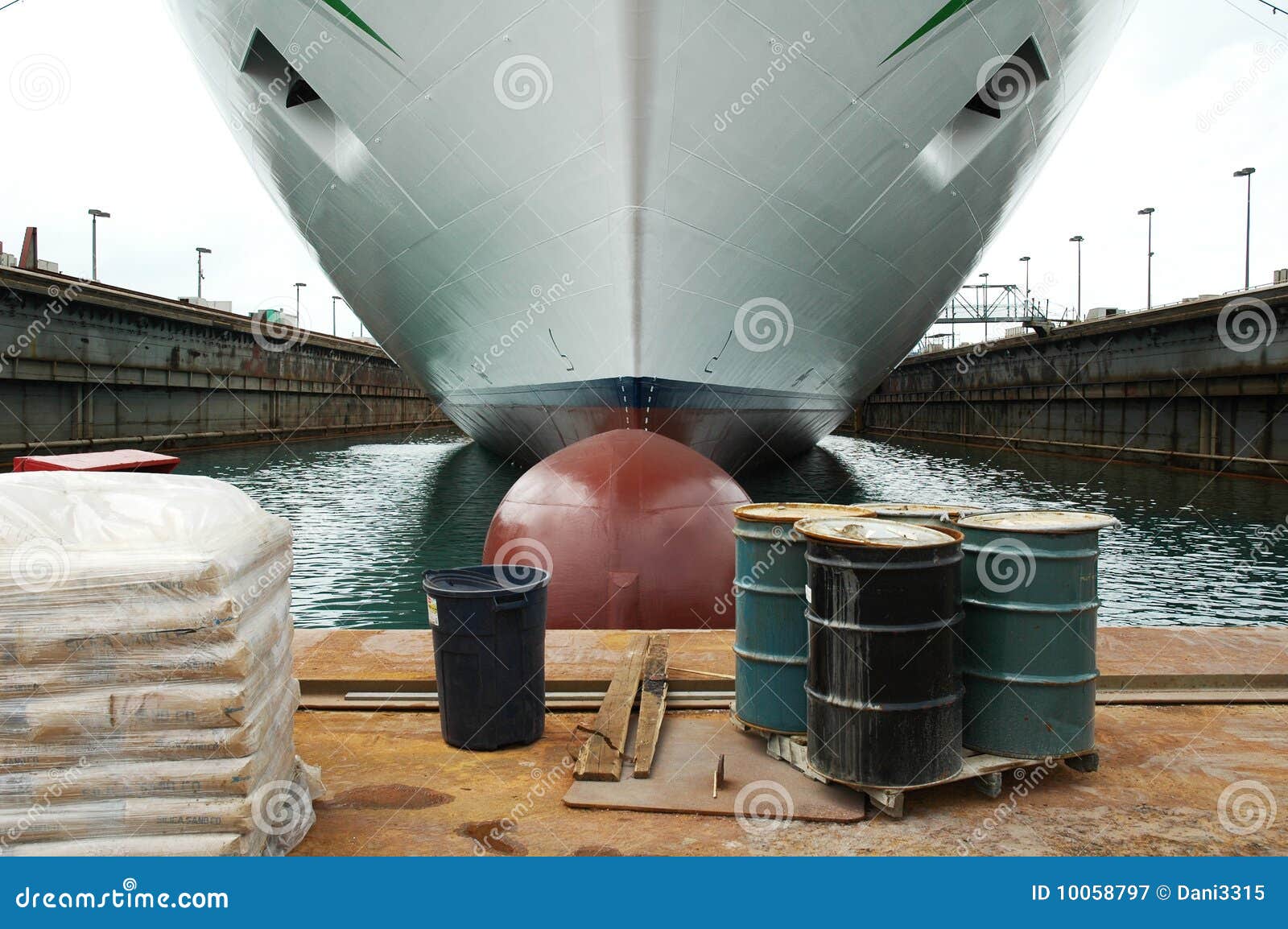 Doca seca imagem de stock. Imagem de barco, doméstico - 10058797