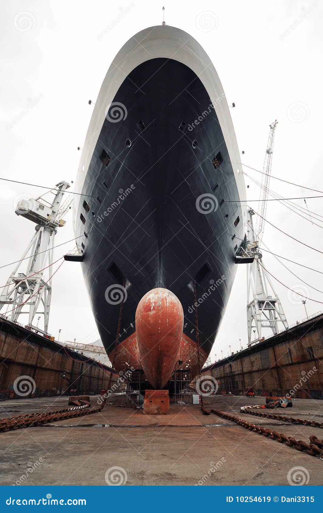 Doca seca imagem de stock. Imagem de forro, volume, porta - 10254619