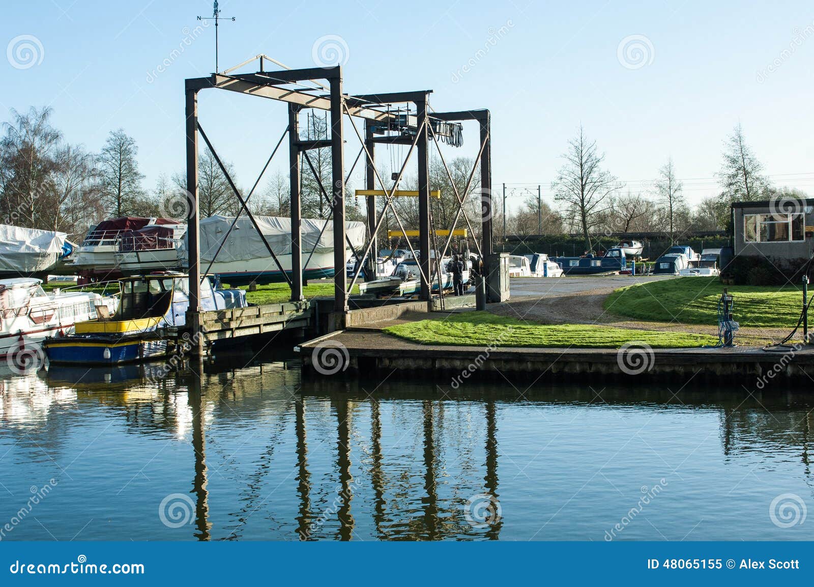 Doca Seca Para Barcos Estreitos Imagem Editorial - Imagem de mecanismo ...