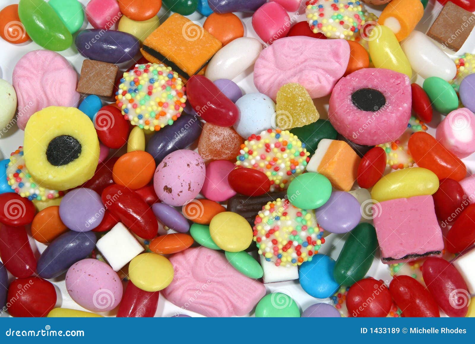 Doces 4 imagem de stock. Imagem de calorias, guloseima - 1433189