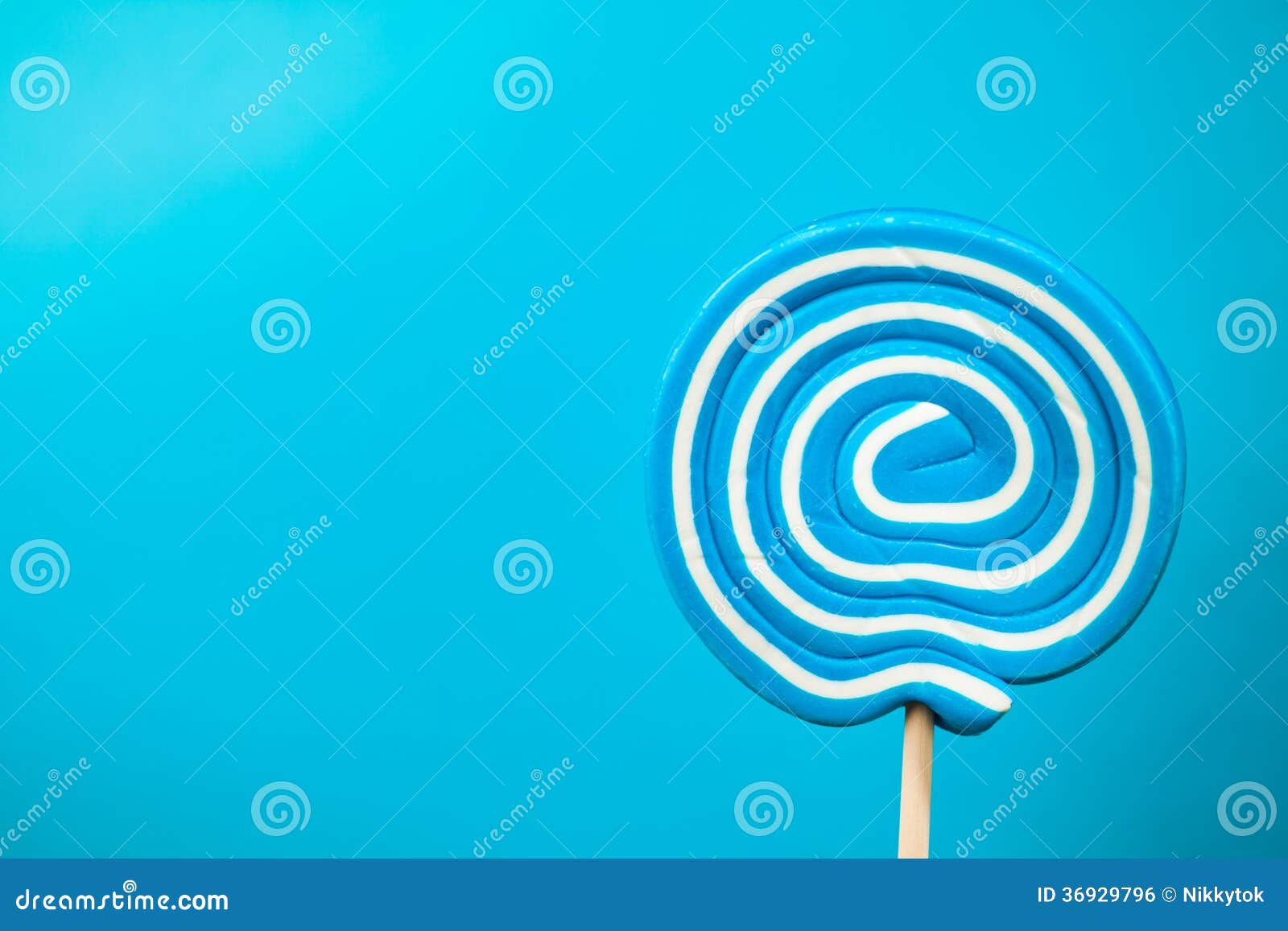 Doces azuis do pirulito foto de stock. Imagem de backdrop - 36929796