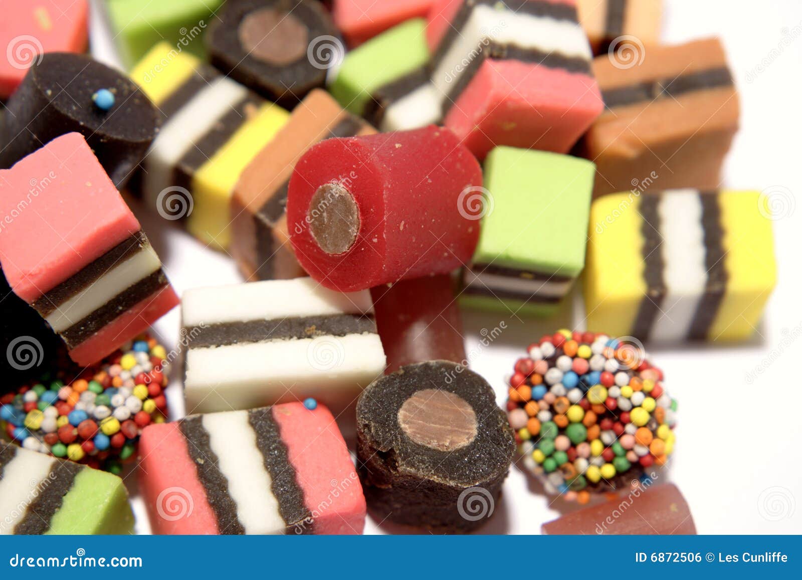 Doces coloridos foto de stock. Imagem de branco, delicioso - 6872506