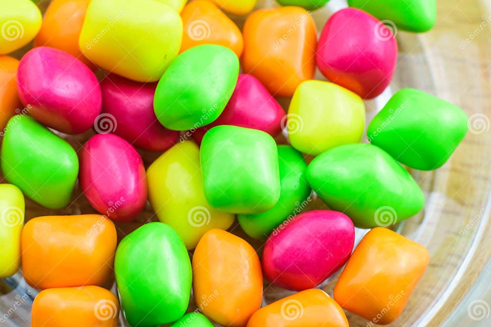 Doces da cor em uma tabela imagem de stock. Imagem de confeitaria ...