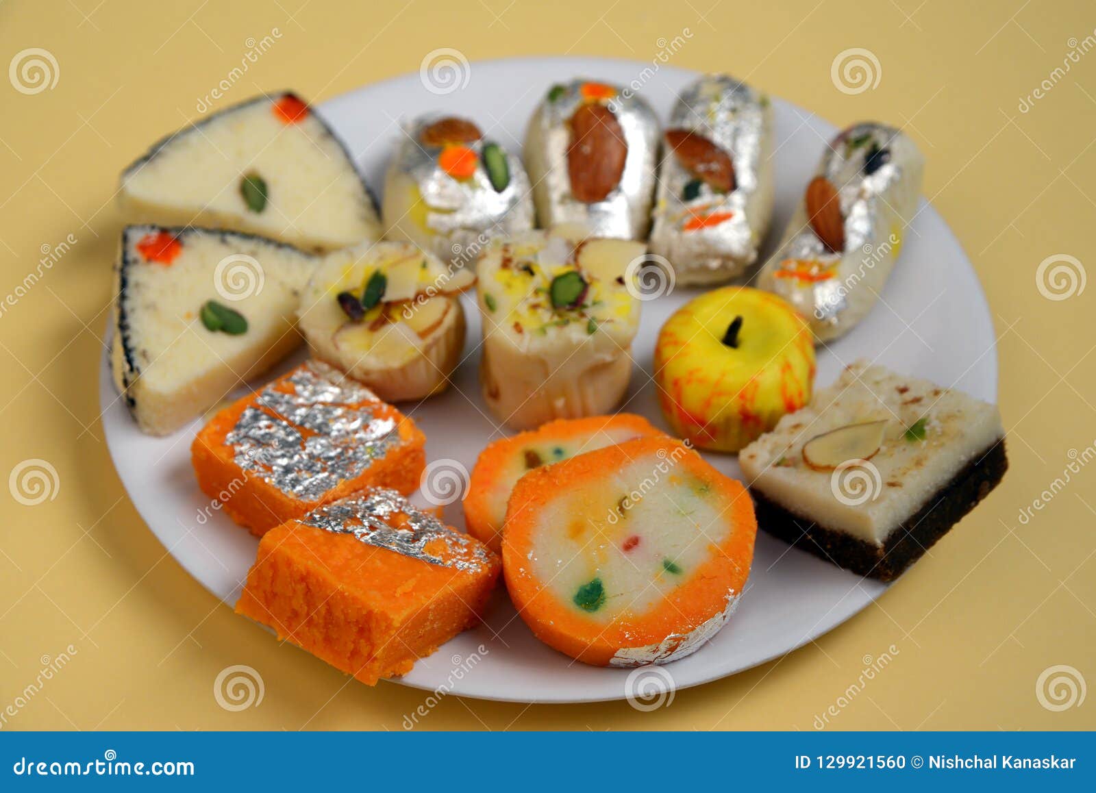 Doces Indianos Para Comemorar Cada Momento Alegre Foto de Stock ...