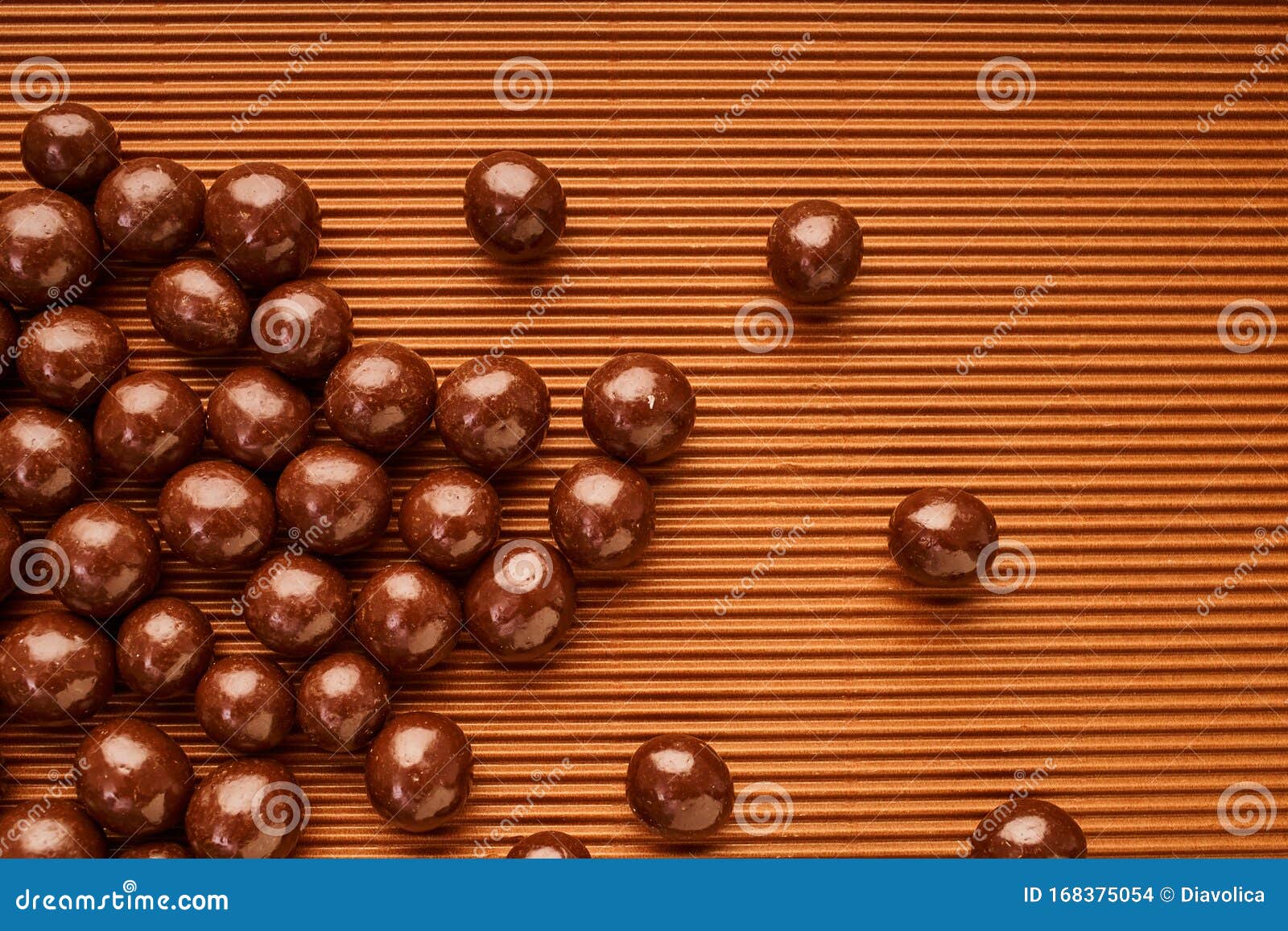 Doces Redondos De Chocolate Foto de Stock - Imagem de pequeno, coberto ...