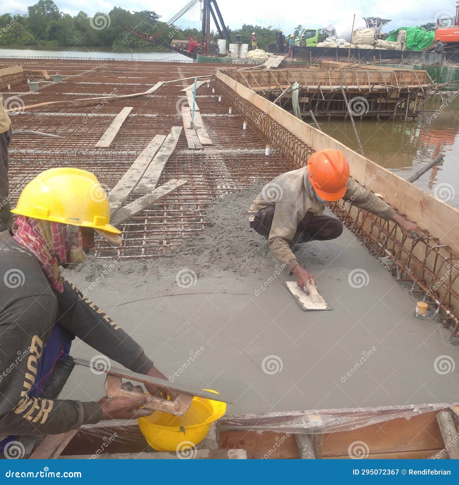 Dock Floor Plate Casting in the Jetty Editorial Photography - Image of ...