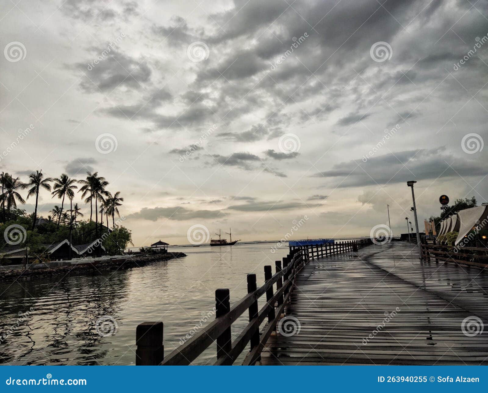 From the Dock Right the Ocean, Silence of the Sea Stock Image - Image ...