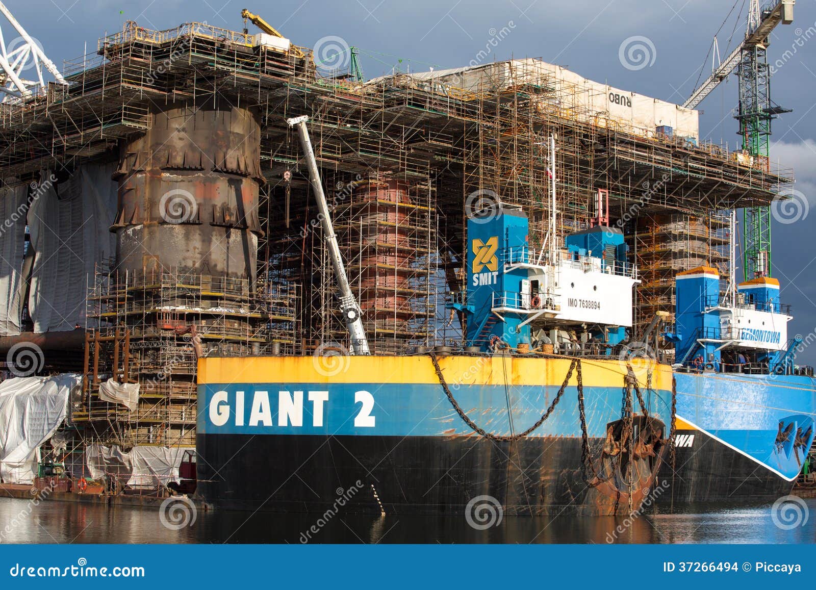 Docking Oil Rig at the Gdansk Shipyard Under Construction Editorial ...