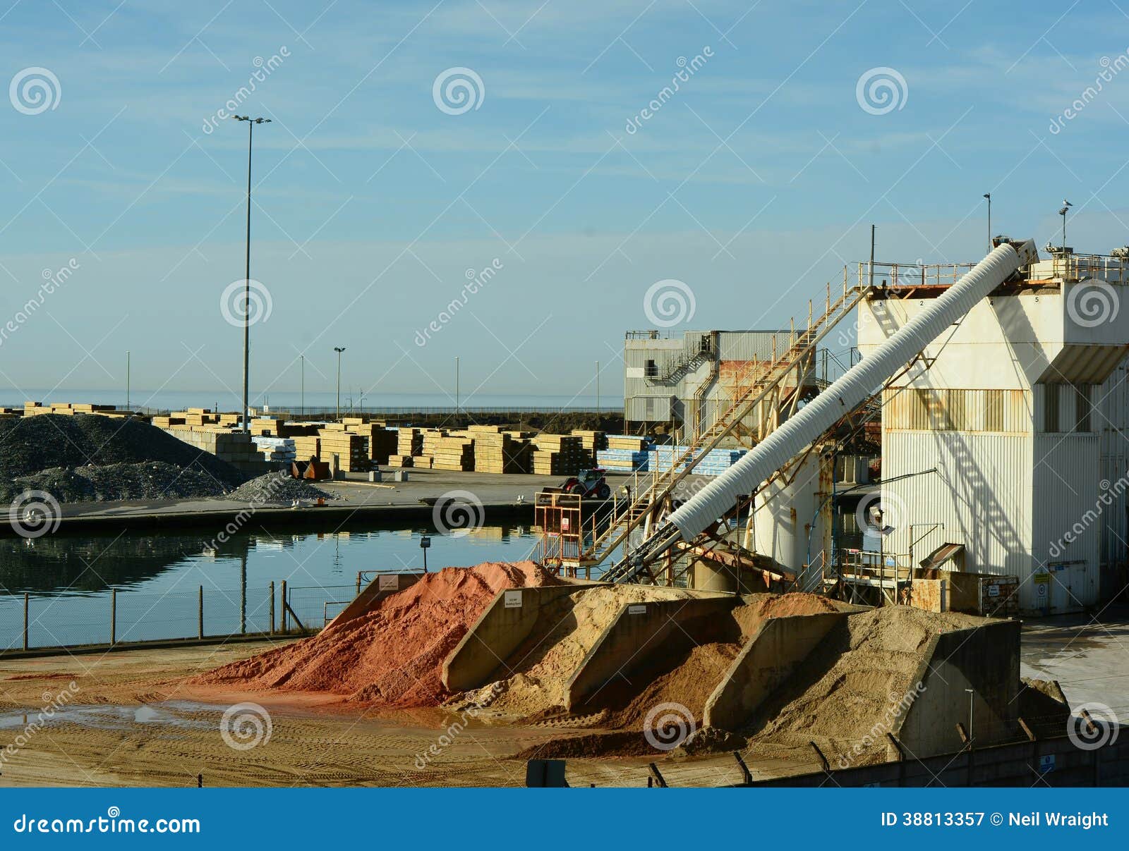 Dockside Sand Grading Machinery Stock Image - Image of excavate, import ...