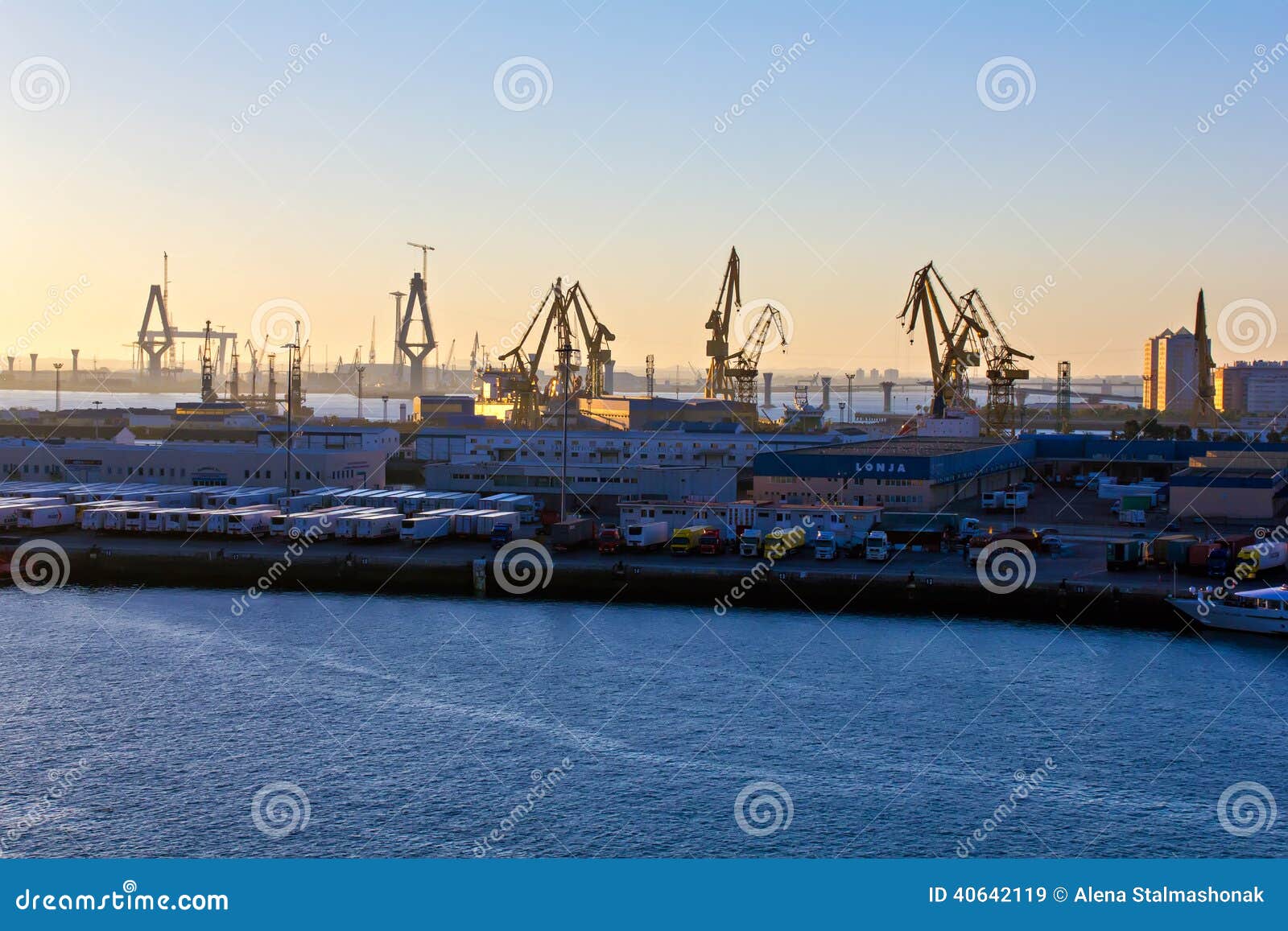 Dockyards of Cadiz editorial stock image. Image of edge - 40642119