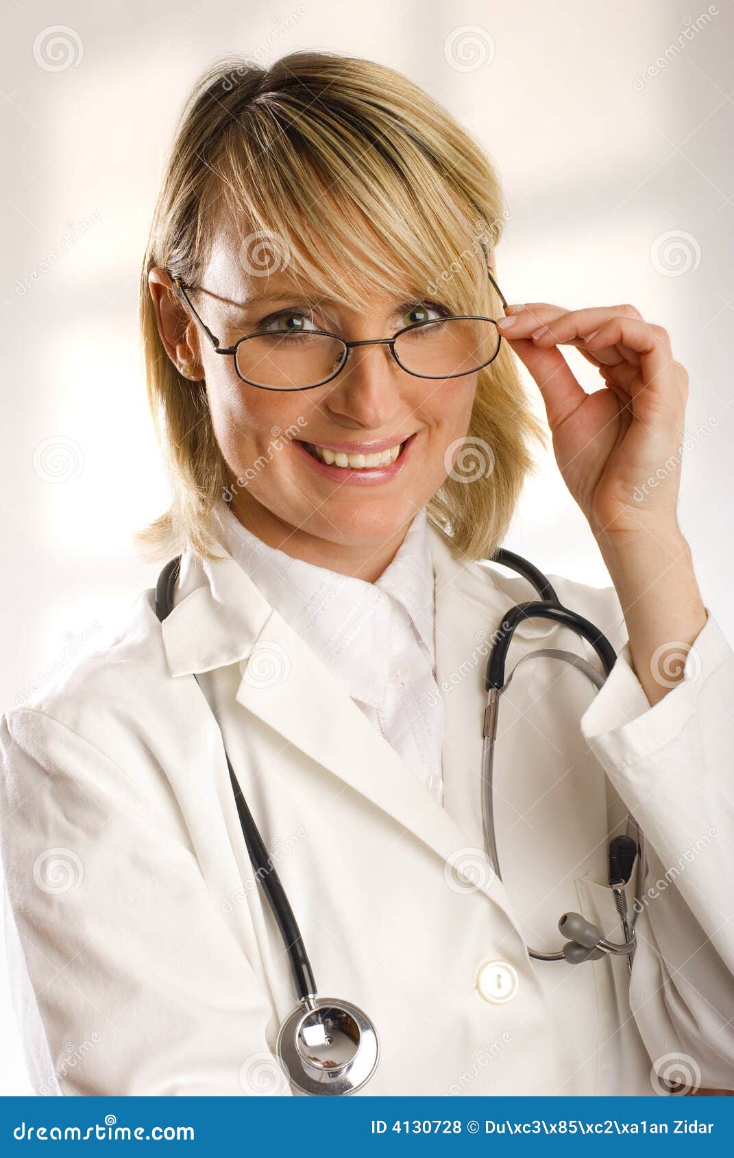 Docteur photo stock. Image du laboratoire, docteur, médecine - 4130728