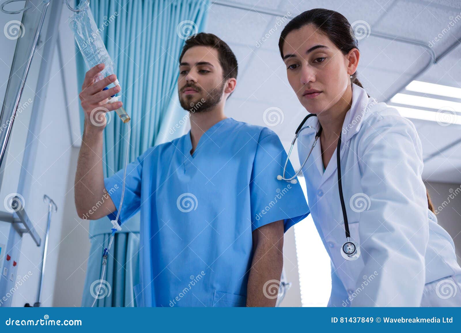 Doctor adjusting iv drip stock image. Image of adjusting - 81437849