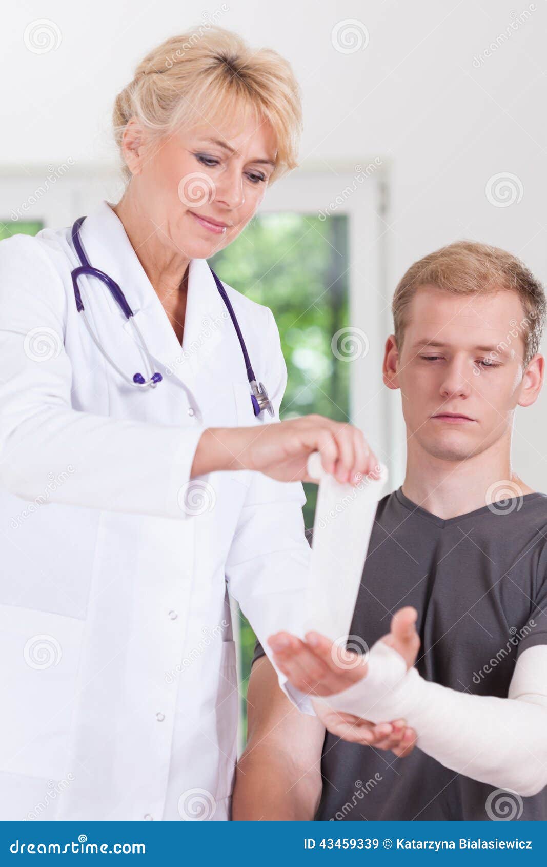 Doctor applying dressing stock image. Image of scald - 43459339