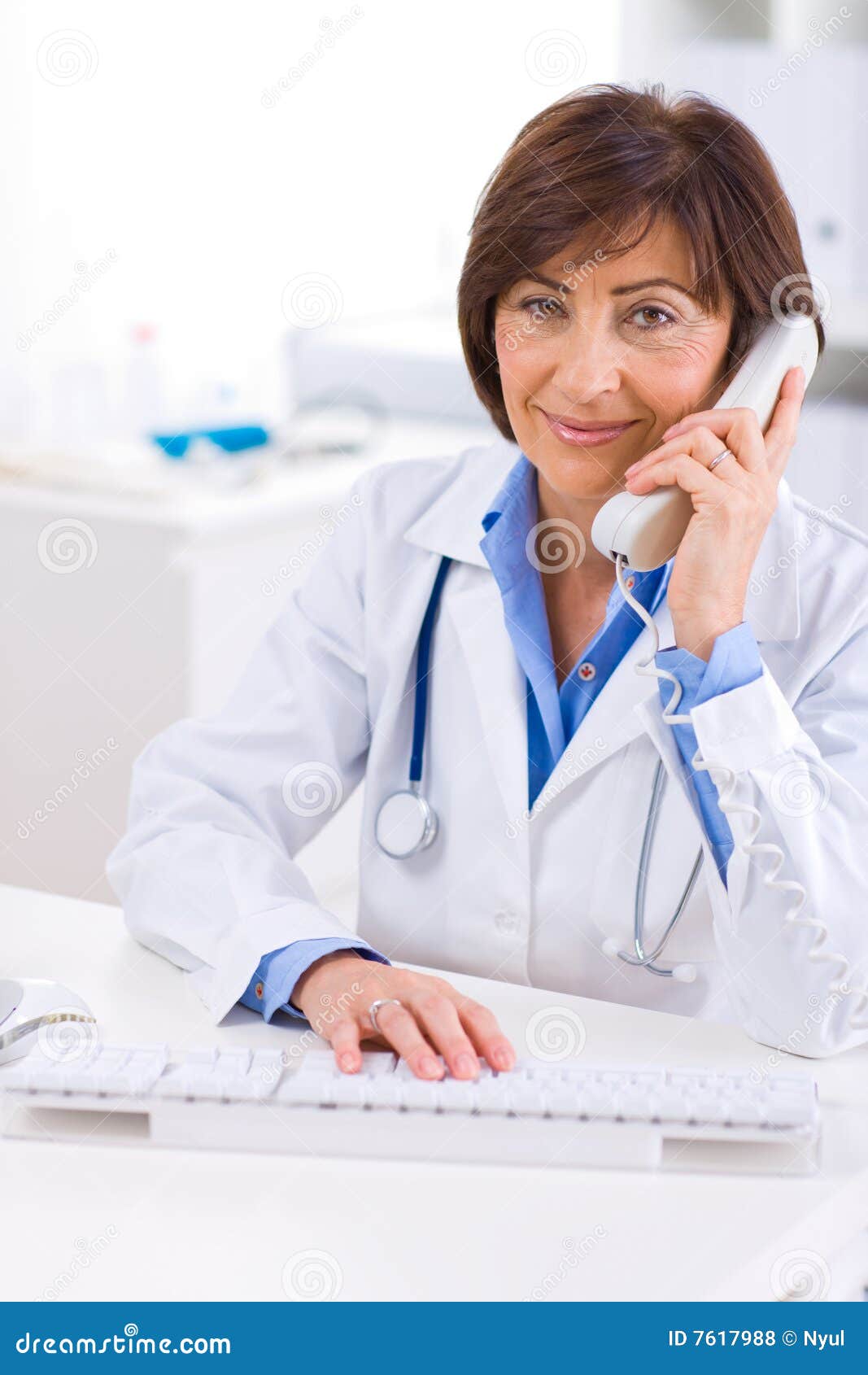 Doctor calling on phone stock photo. Image of examination - 7617988