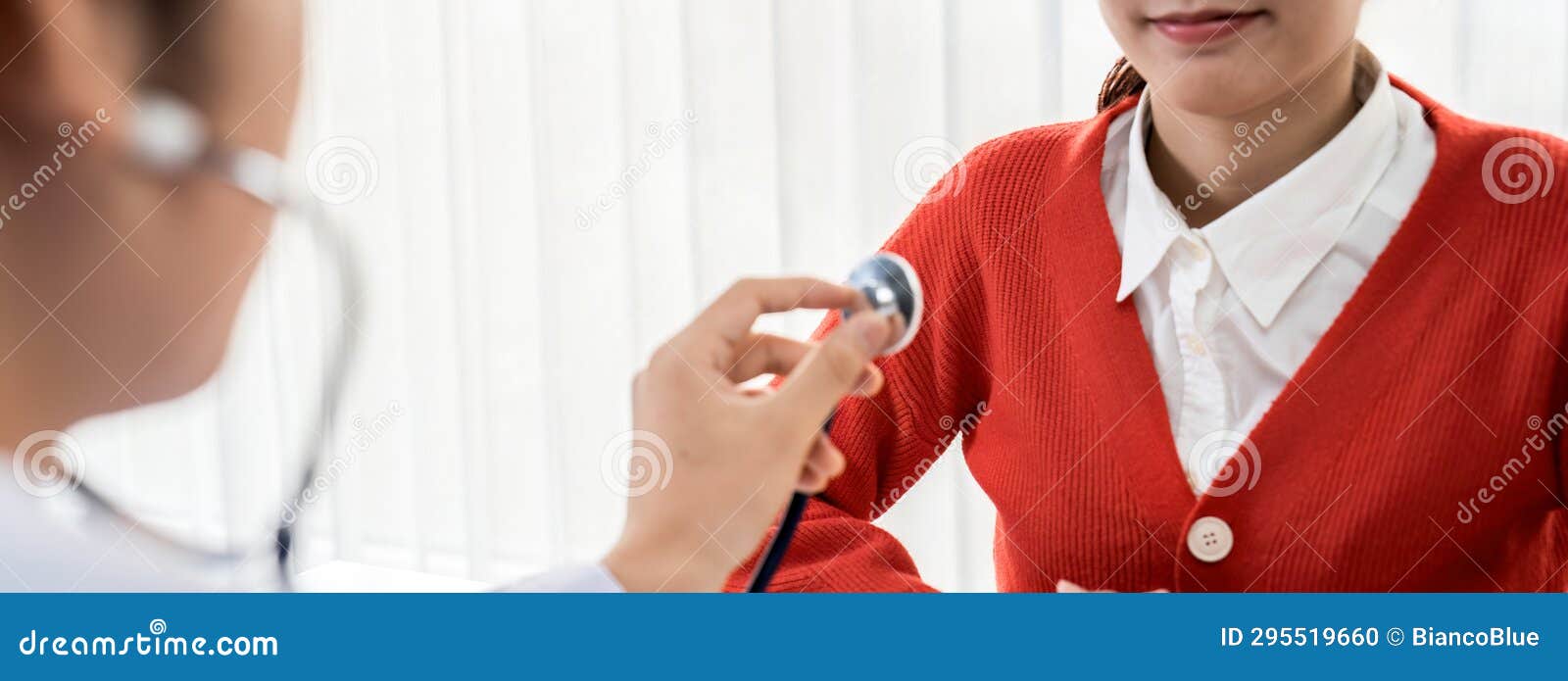 Doctor Check Patients S Pulse with Stethoscope in Hospital. Rigid Stock ...