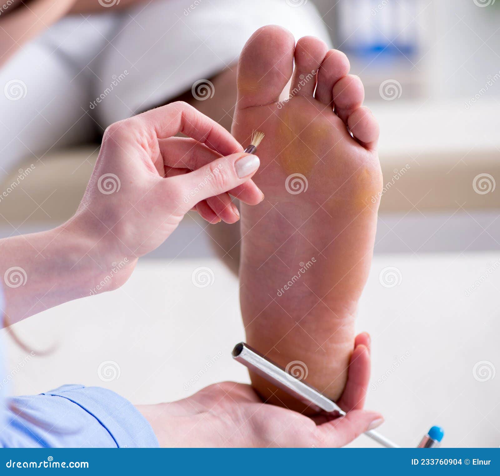 Doctor Checking Nerve Reflexes with Hammer Stock Photo - Image of ...
