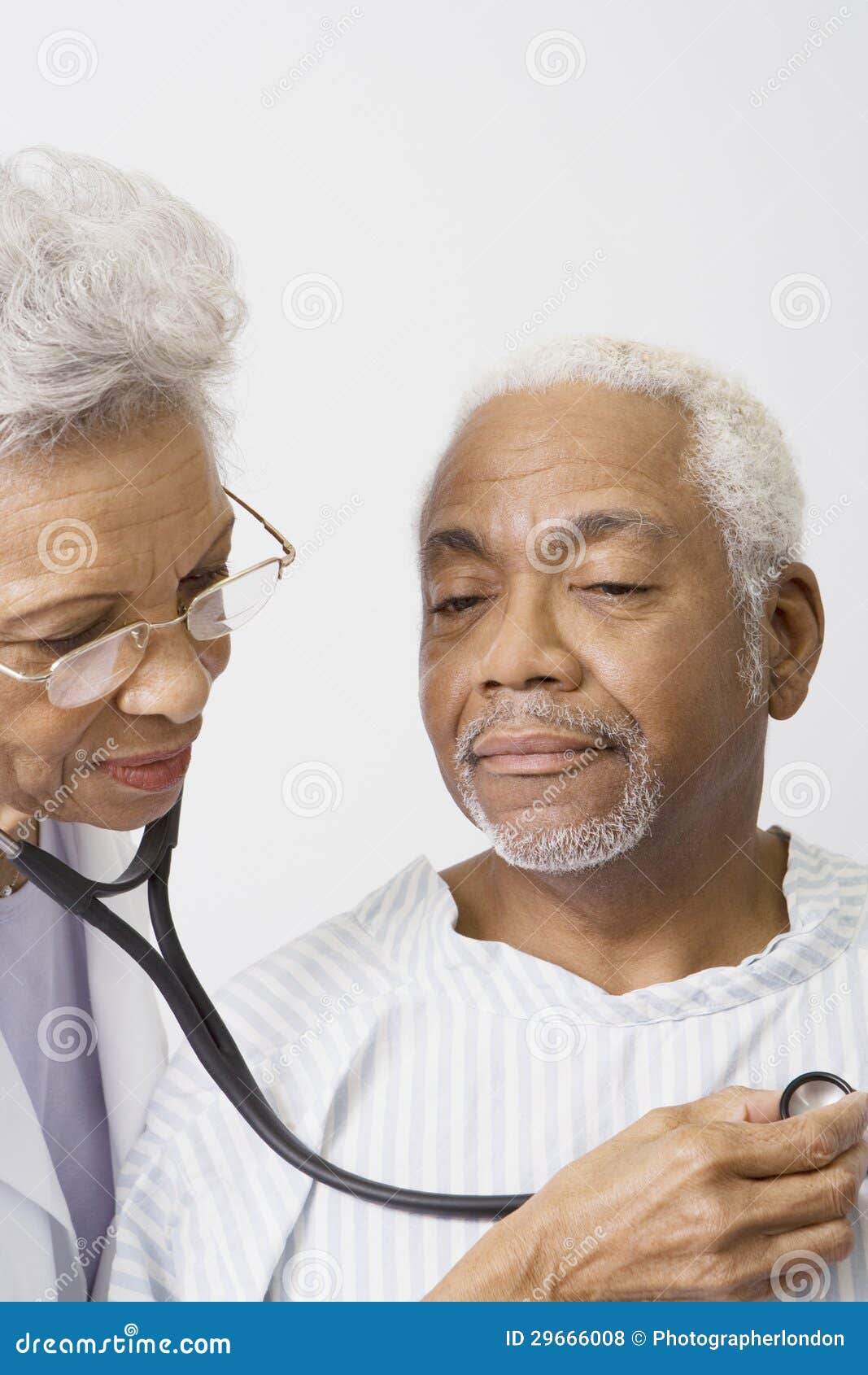 Doctor Checking Patient S Heartbeat Using Stethoscope Stock Photo ...