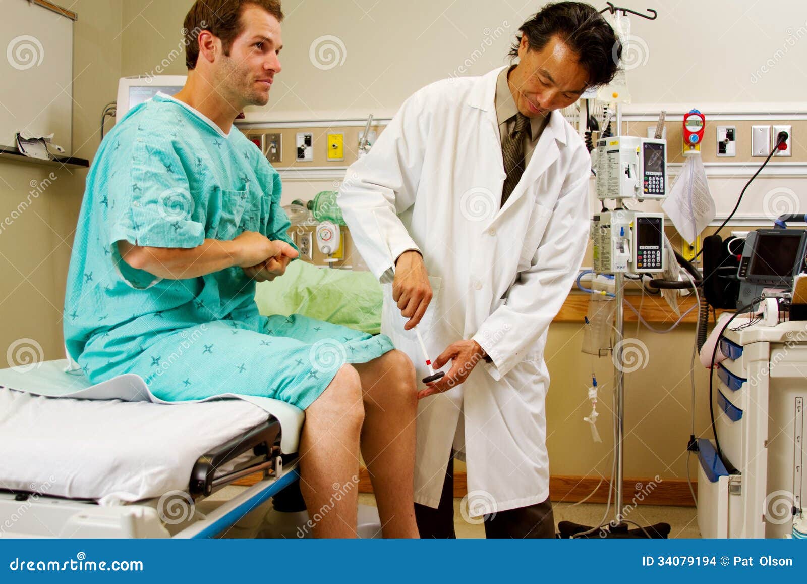Doctor checking reflexes stock photo. Image of physician - 34079194