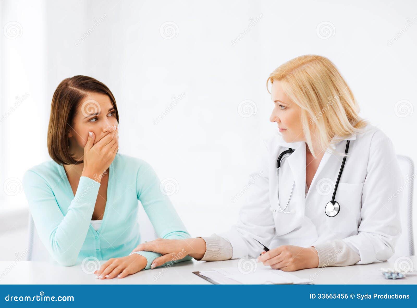 Doctor Con El Paciente En Hospital Foto de archivo - Imagen de mujer ...