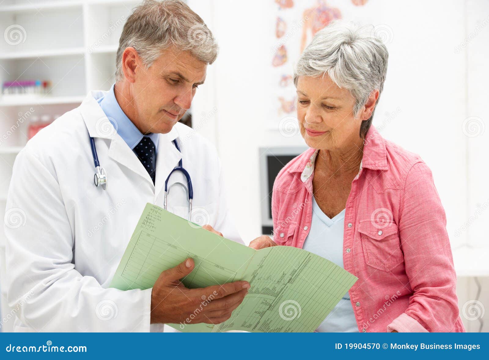 Doctor Con El Paciente Femenino Foto de archivo - Imagen de hembra ...