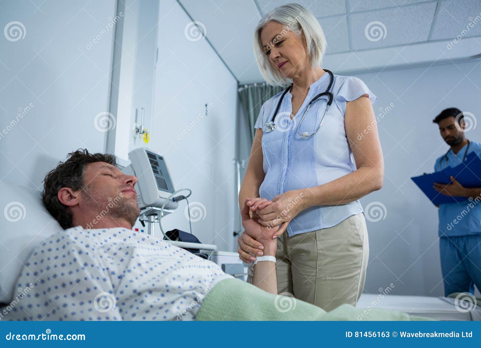 Doctor consoling a patient stock image. Image of lying - 81456163