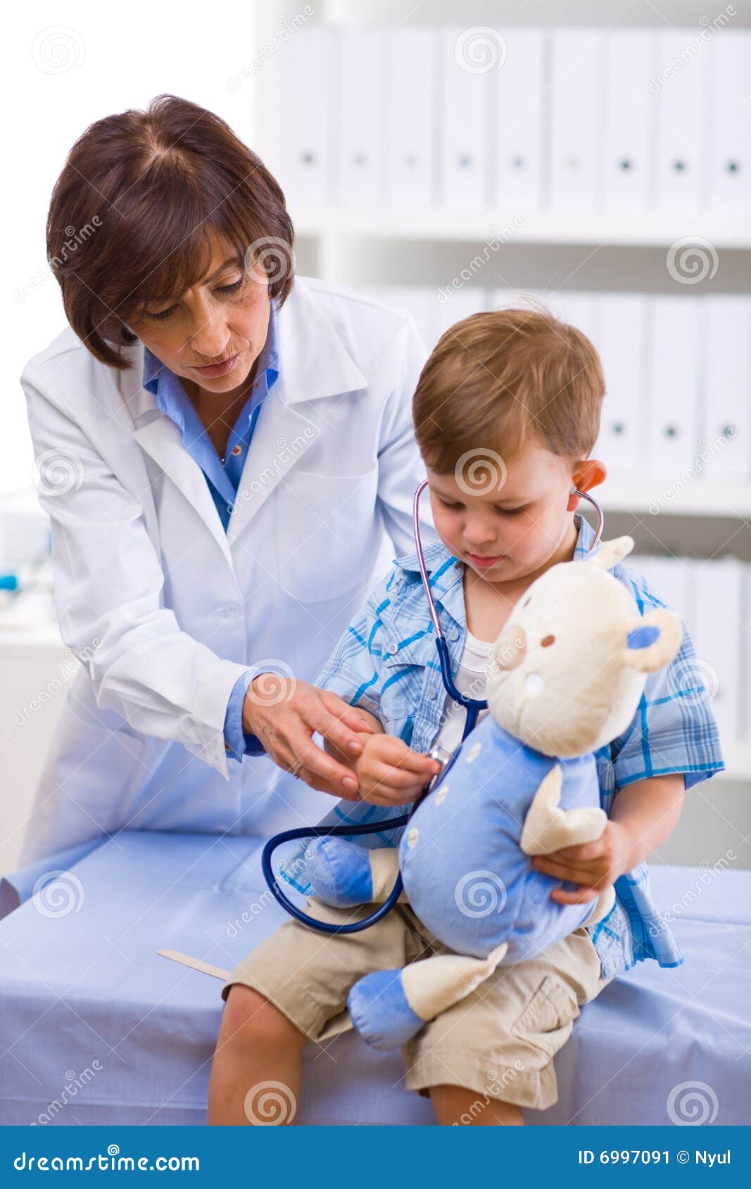 Doctor examining child stock image. Image of females, healthcare - 6997091