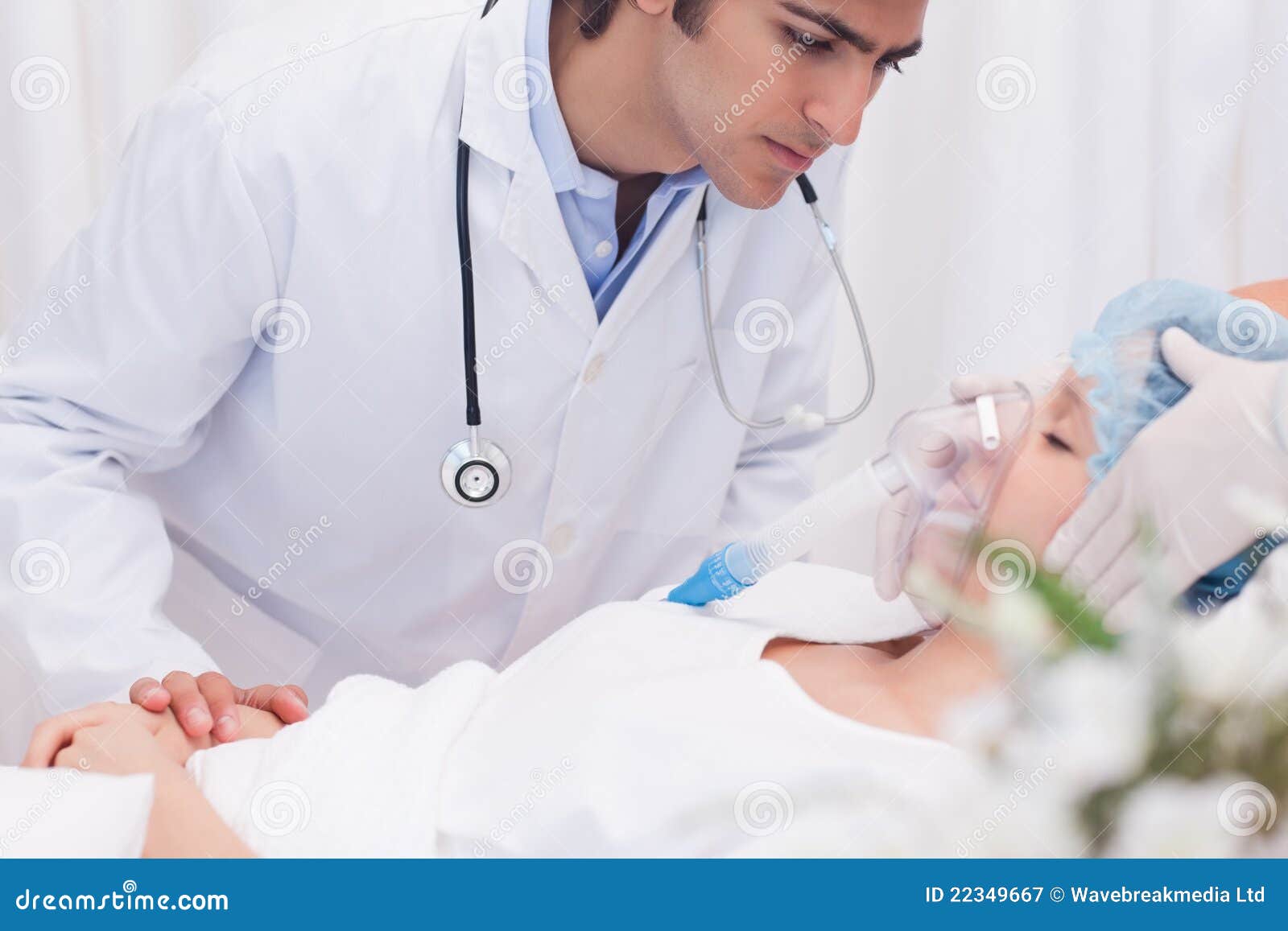 Doctor Examining Intensive Care Patient Stock Image - Image of ...