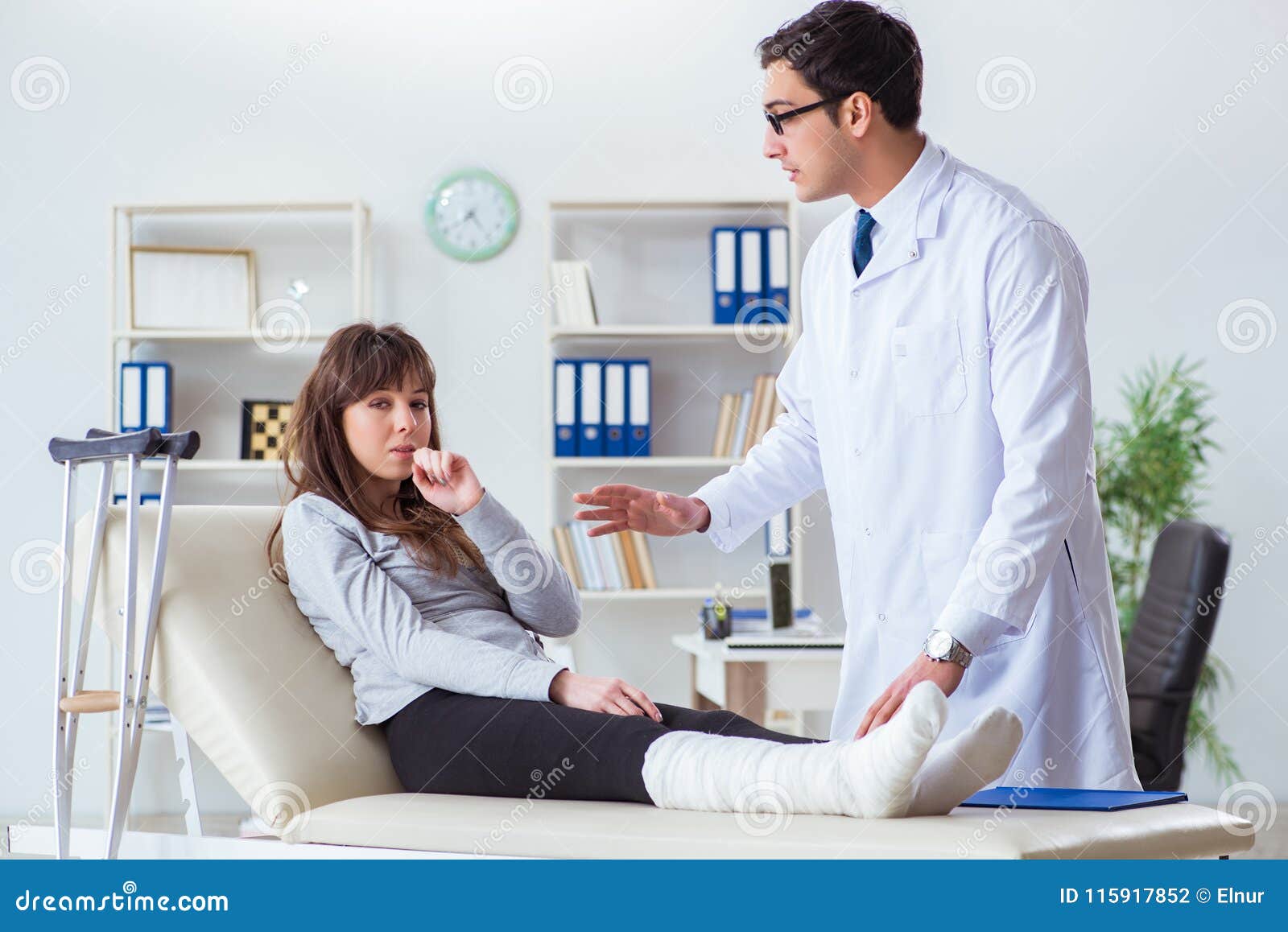 The Doctor Examining Patient with Broken Leg Stock Photo - Image of ...