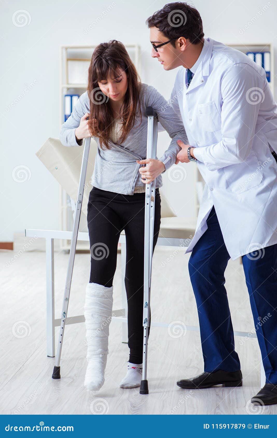 The Doctor Examining Patient with Broken Leg Stock Image - Image of ...