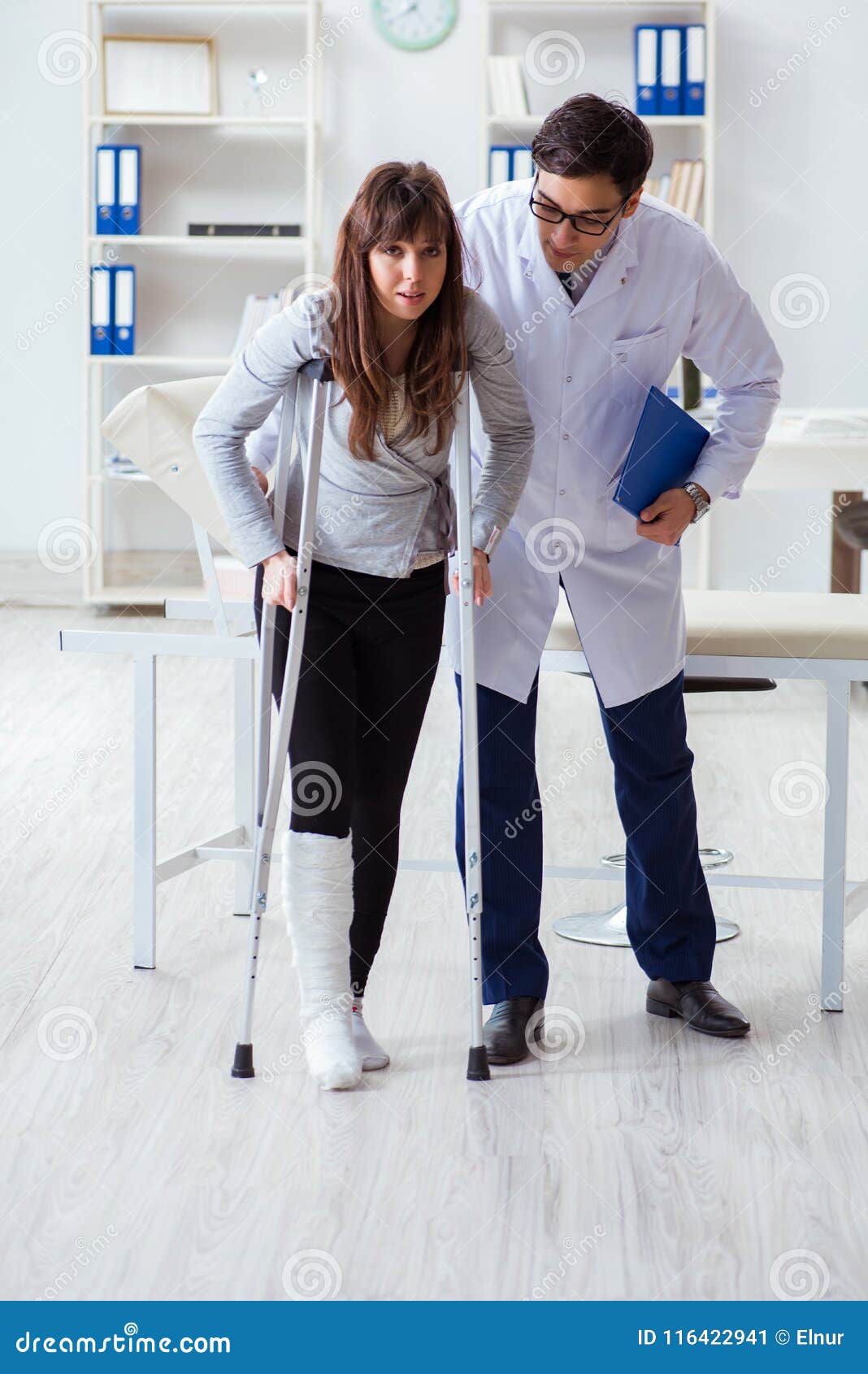 The Doctor Examining Patient with Broken Leg Stock Image - Image of ...
