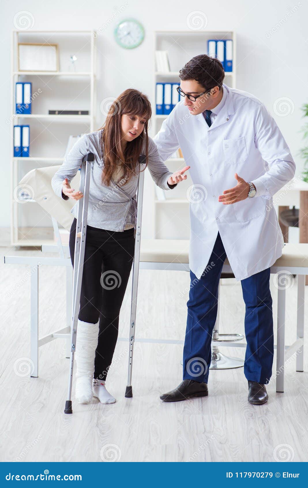 The Doctor Examining Patient with Broken Leg Stock Image - Image of ...