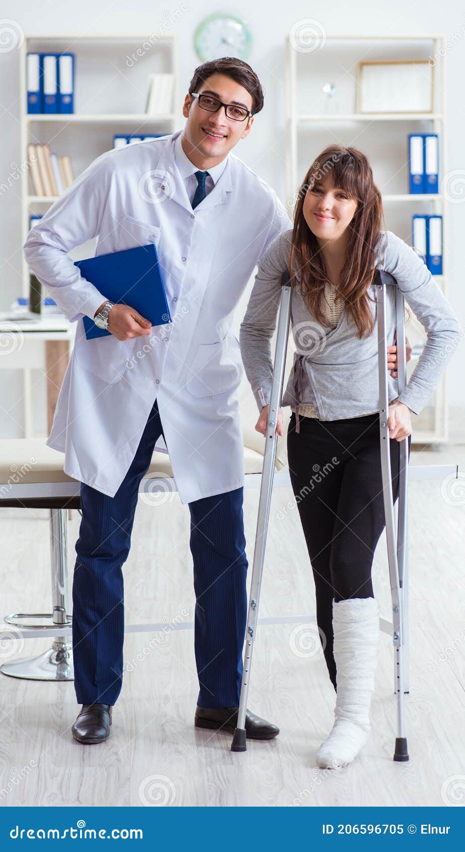 Doctor Examining Patient with Broken Leg Stock Image - Image of ...