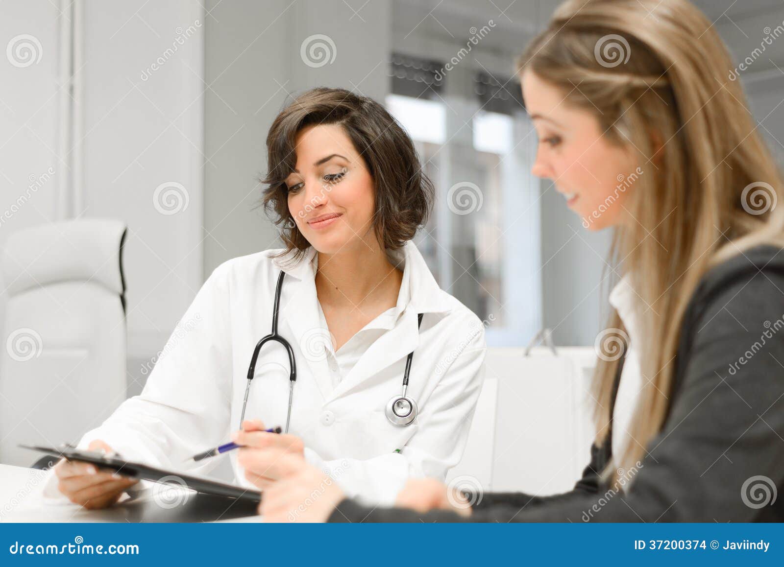 Doctor Explaining Diagnosis To Her Female Patient Stock Photo - Image ...