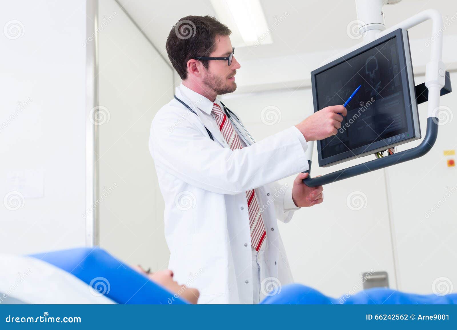 Doctor Explaining Patient MRI Scan on Screen Stock Photo - Image of ...