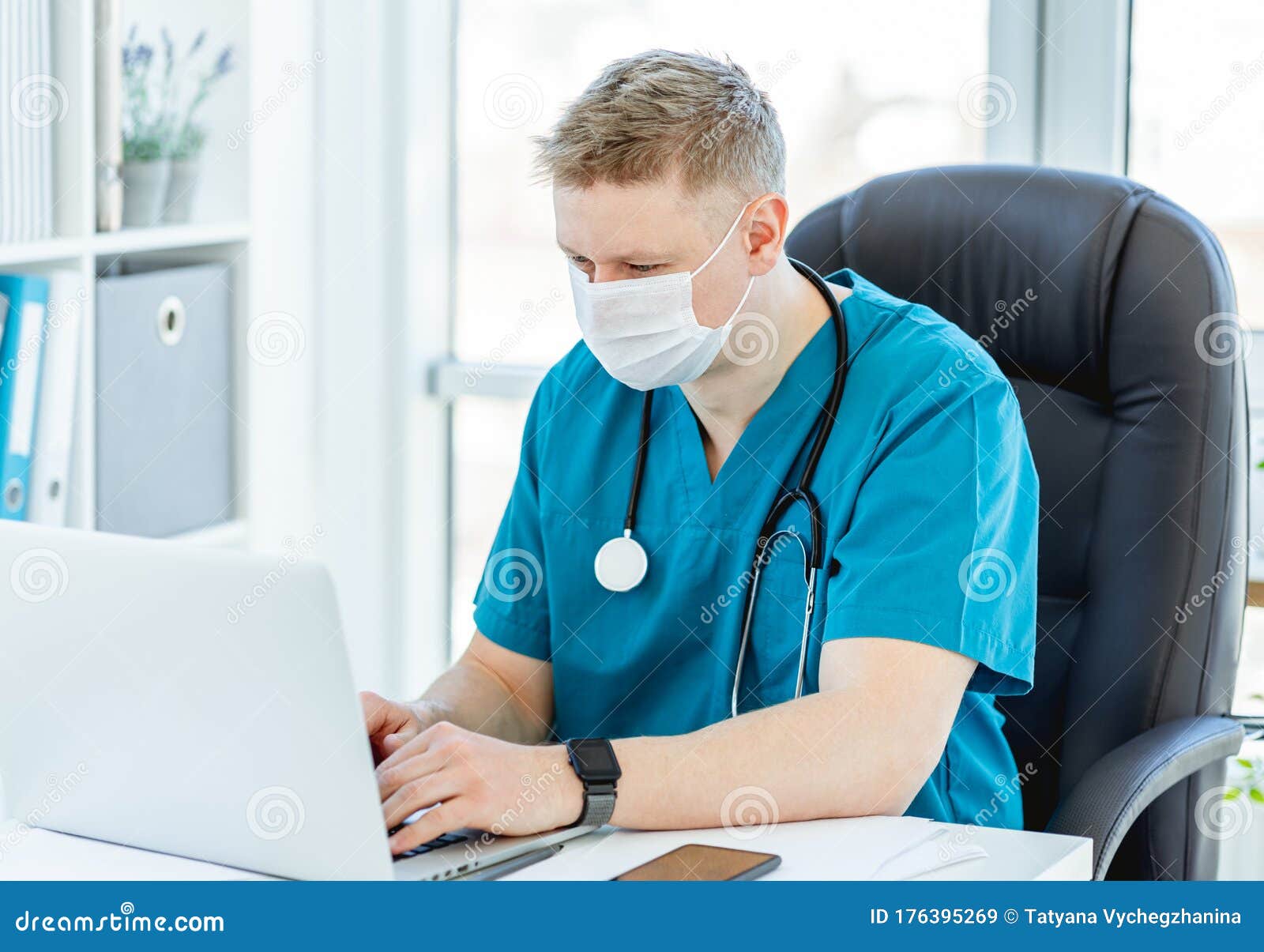 Doctor in face mask stock image. Image of coronavirus - 176395269