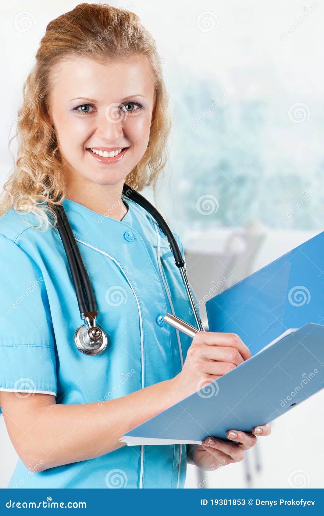 Doctor with file folder stock image. Image of health - 19301853