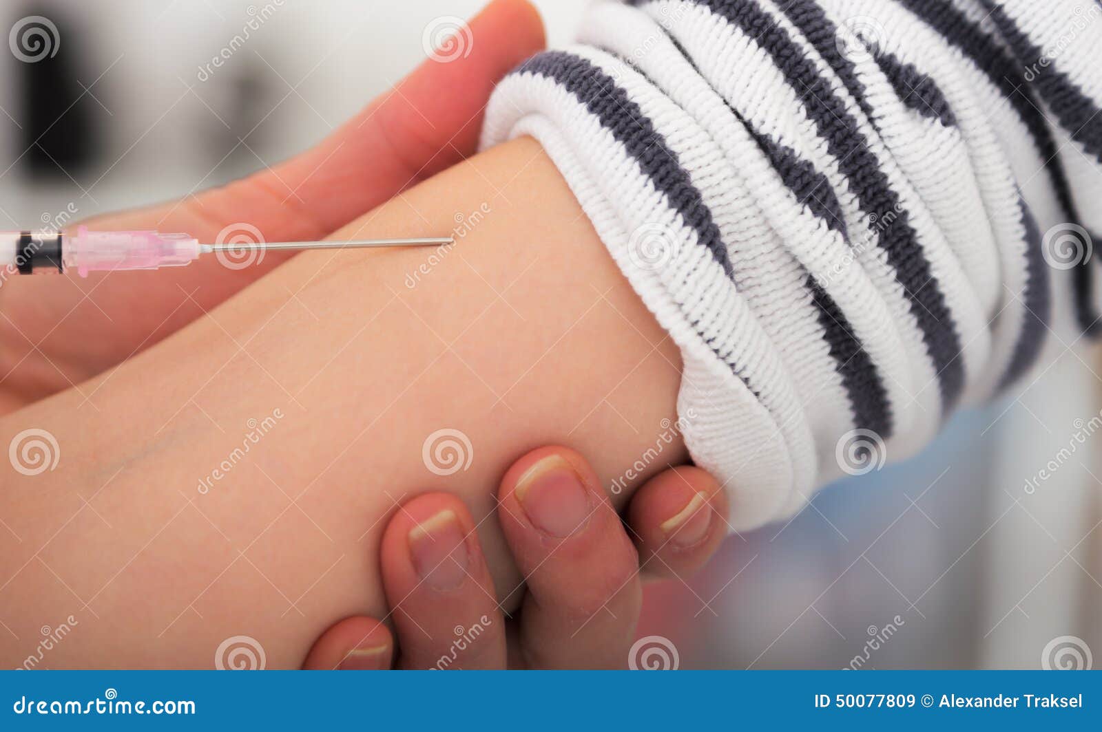 Doctor Giving an Injection To a Patient Stock Image - Image of nurse ...