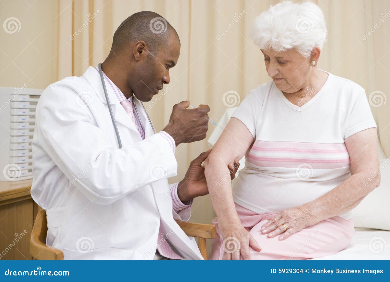 Doctor Giving Needle To Woman Stock Photo - Image of clinic, illness ...