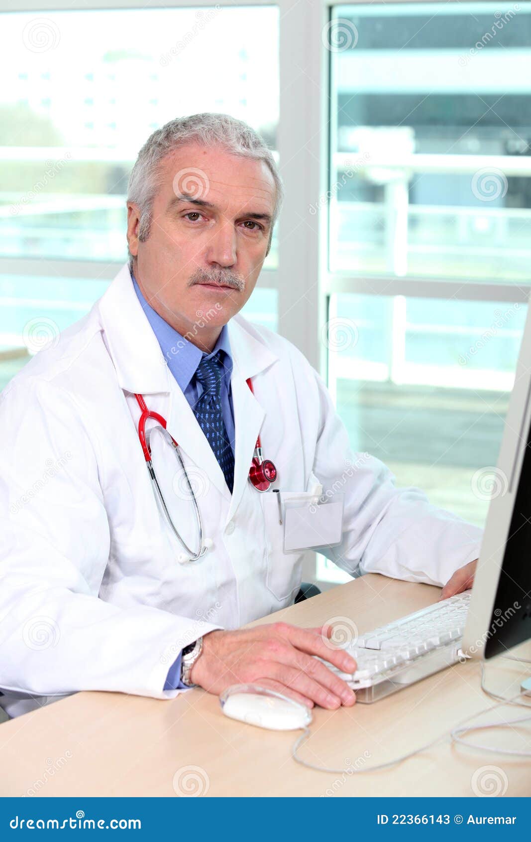 Doctor Grey-haired imagen de archivo. Imagen de gris - 22366143