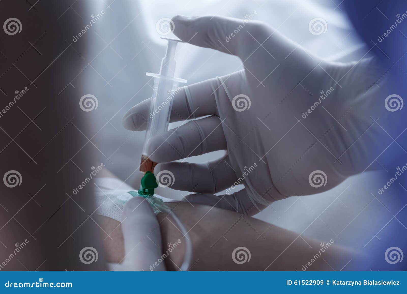 Doctor Hand Doing Injection Stock Image - Image of medicne, clinic ...