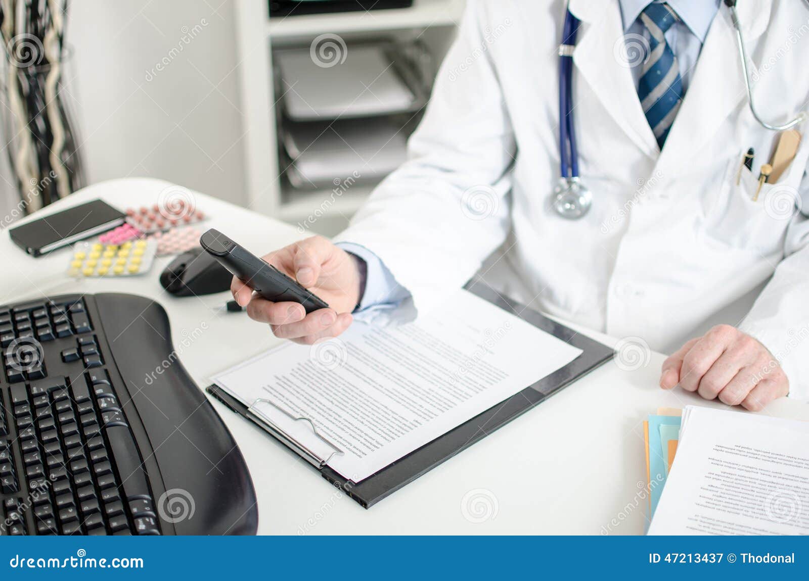 Doctor holding a phone stock image. Image of notes, healthcare - 47213437