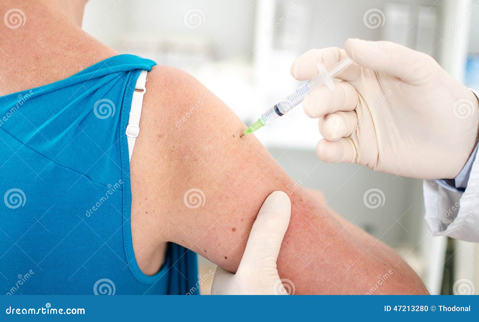 Doctor making an injection stock photo. Image of vaccination - 47213280