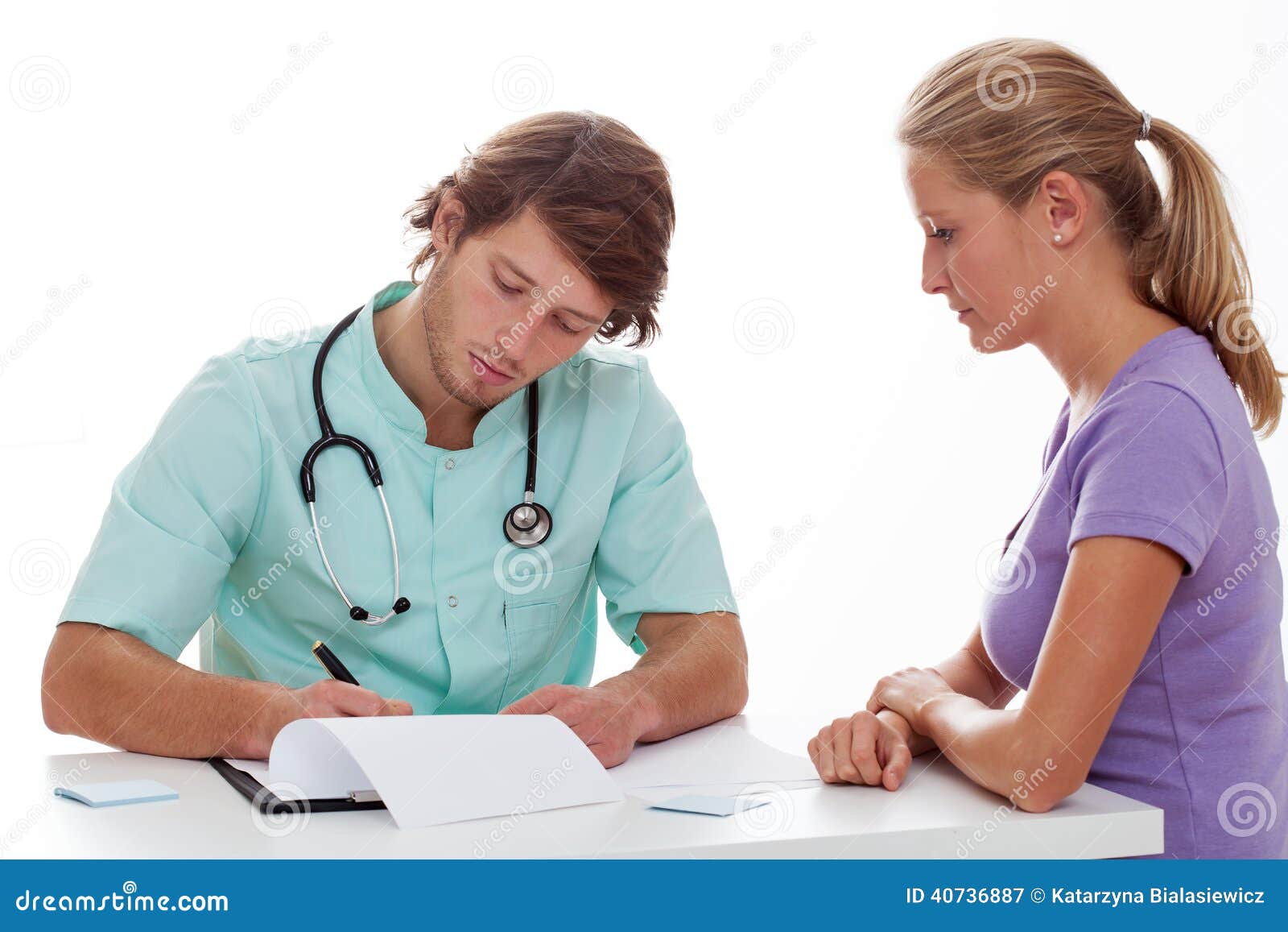 Doctor making notes stock image. Image of practitioner - 40736887